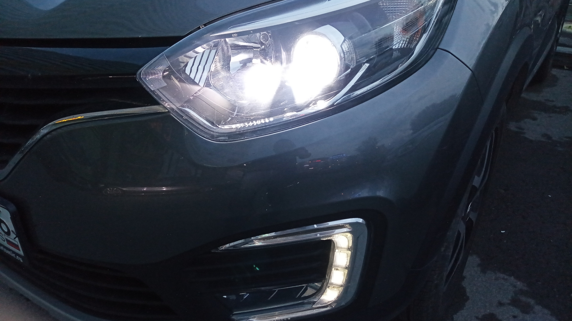 Диодные лампы в ближний свет. — Renault Kaptur (2016), 1,6 л, 2017 года ...