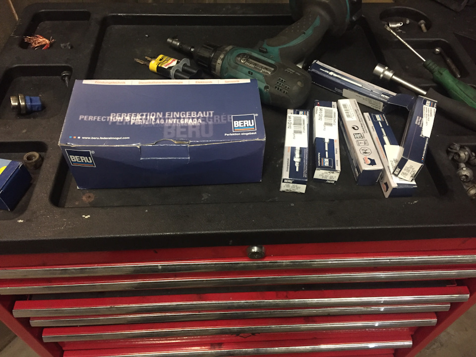 Замена блока свечей накала и самих свечей. — BMW 5 series (E60), 3 л ...