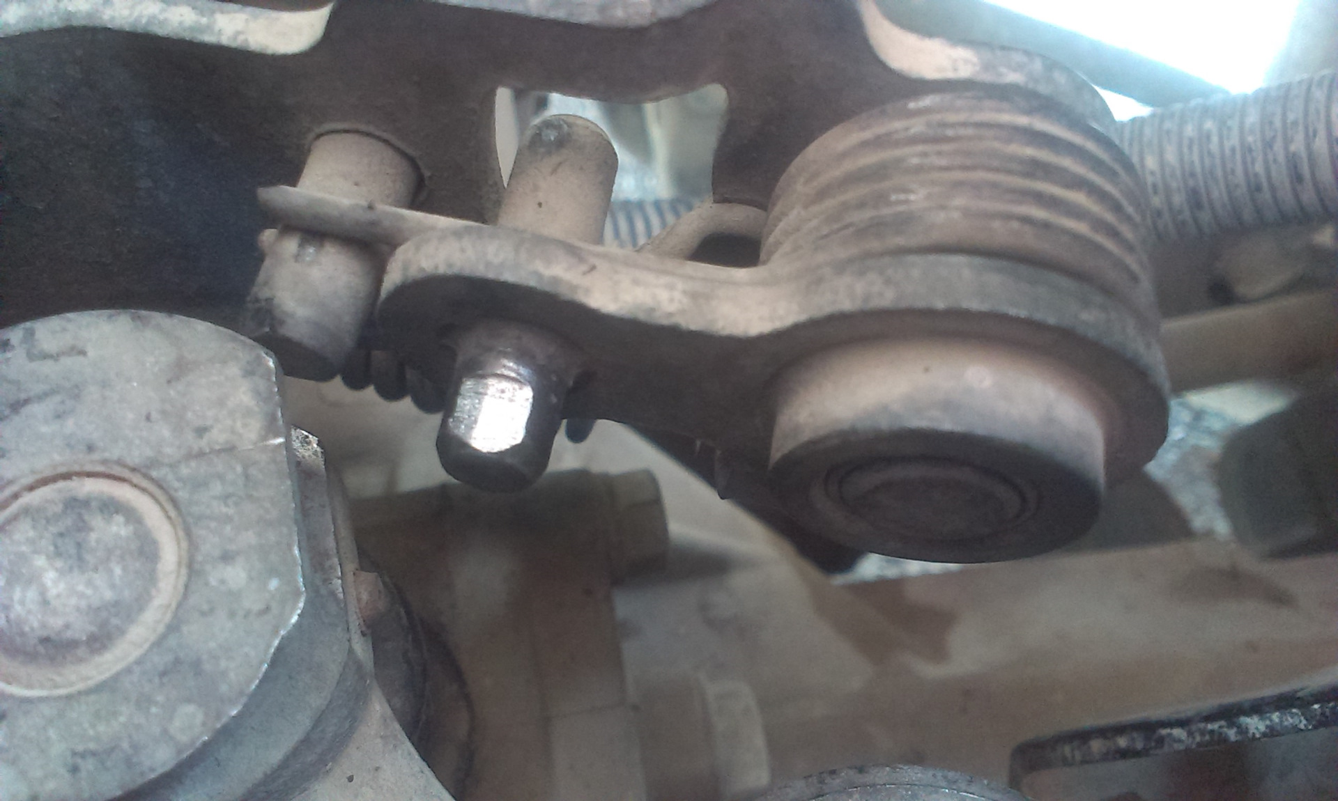 Установка пластиковой клипсы — Hyundai Accent (2G), 1,5 л, 2000 года ...