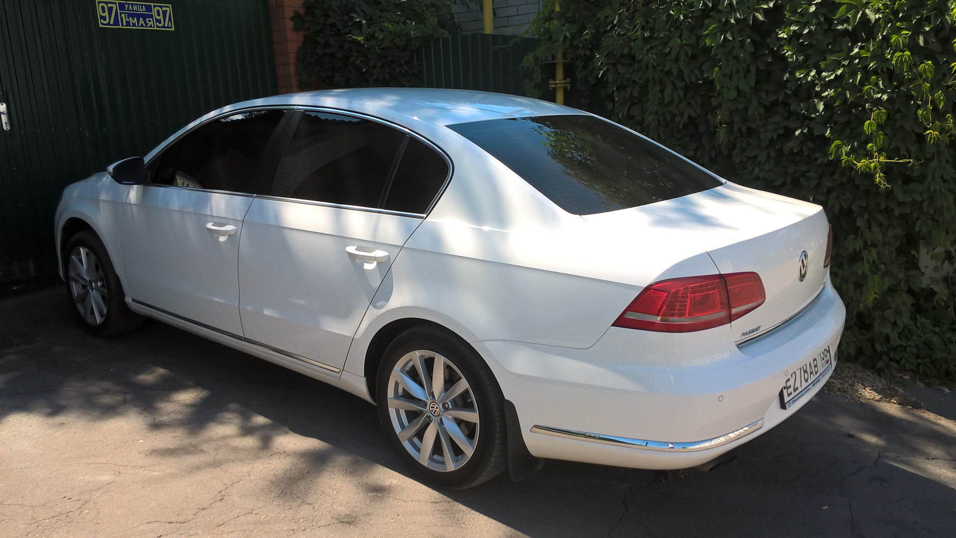 Я кругом тонирован а значит все в ажуре. — Volkswagen Passat B7, 1,8 л, 2013 года | стайлинг ...