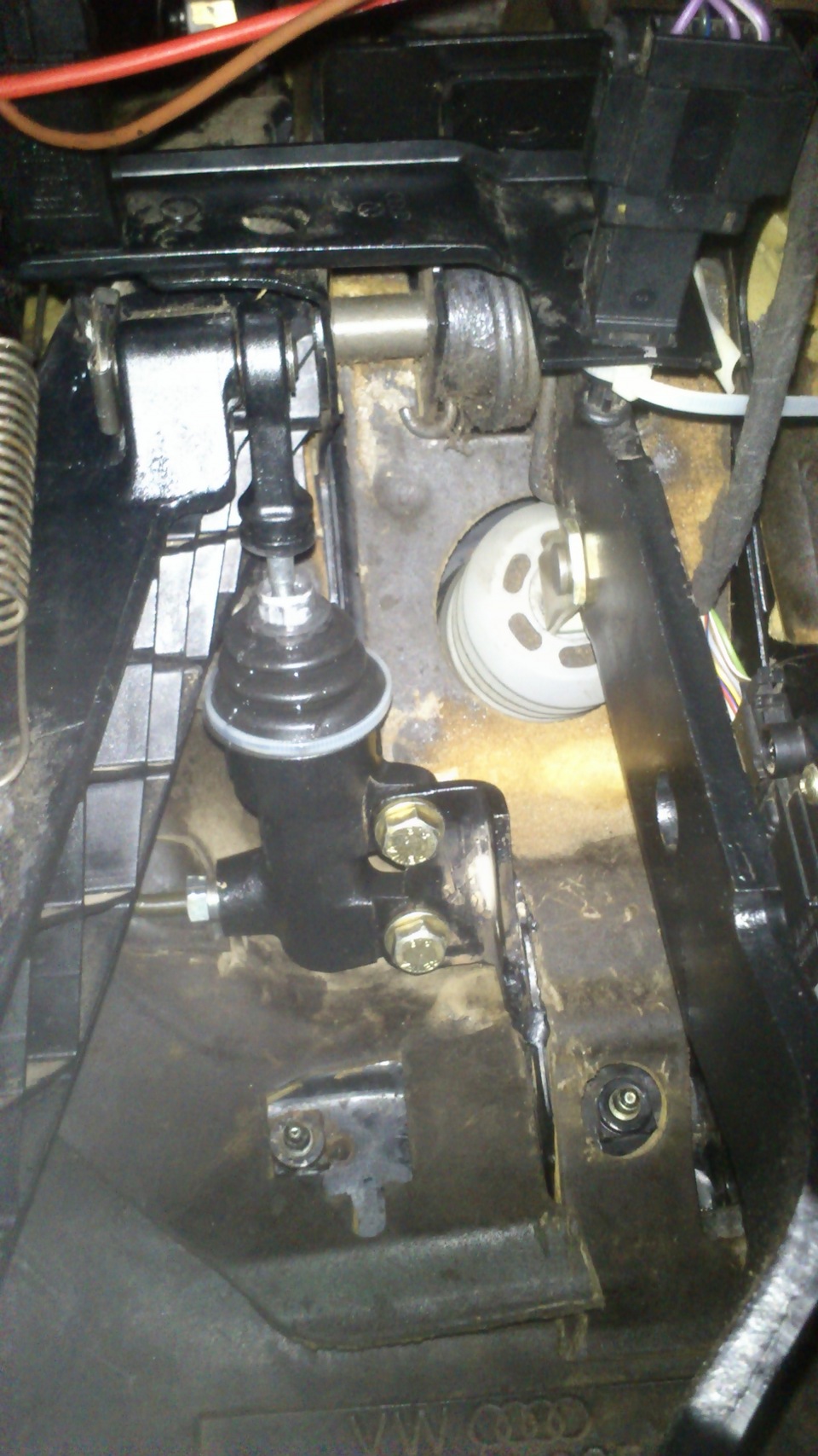 Сломался кранштейн рабочего цилиндра сципления — Volkswagen Transporter ...