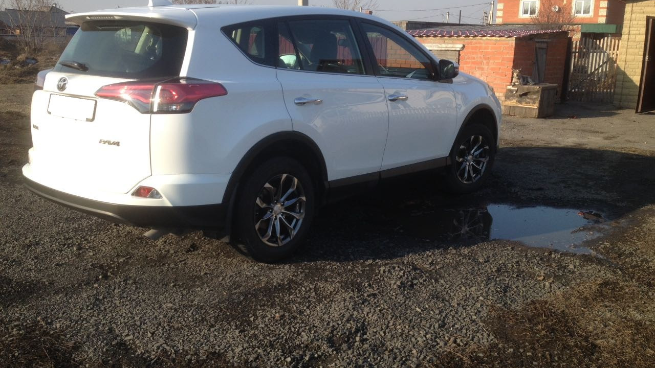 Toyota RAV4 (IV) 2.0 бензиновый 2015 | "ELEVATED WHITE STYLE" на DRIVE2