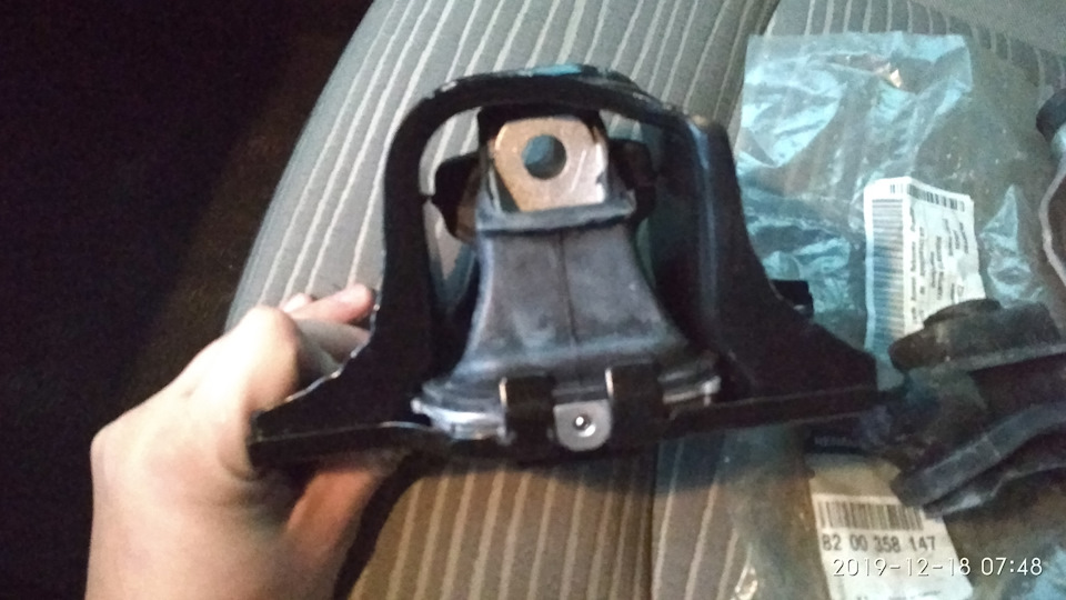 8200358147 Опора двигателя (мет, рез RENAULT | Запчасти на DRIVE2