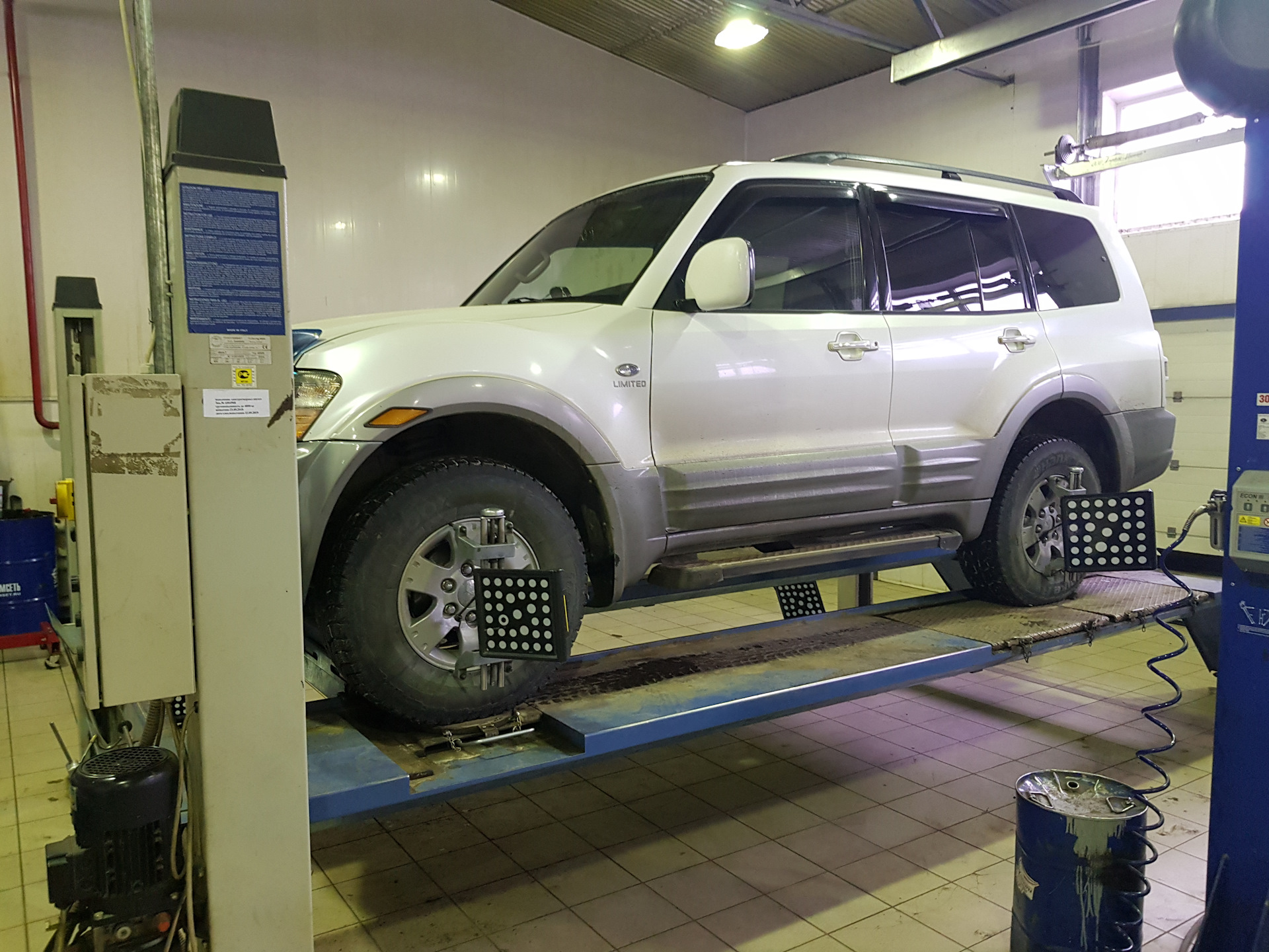 Развальные болты))) — Mitsubishi Montero III (V60), 3,5 л, 2002 года ...