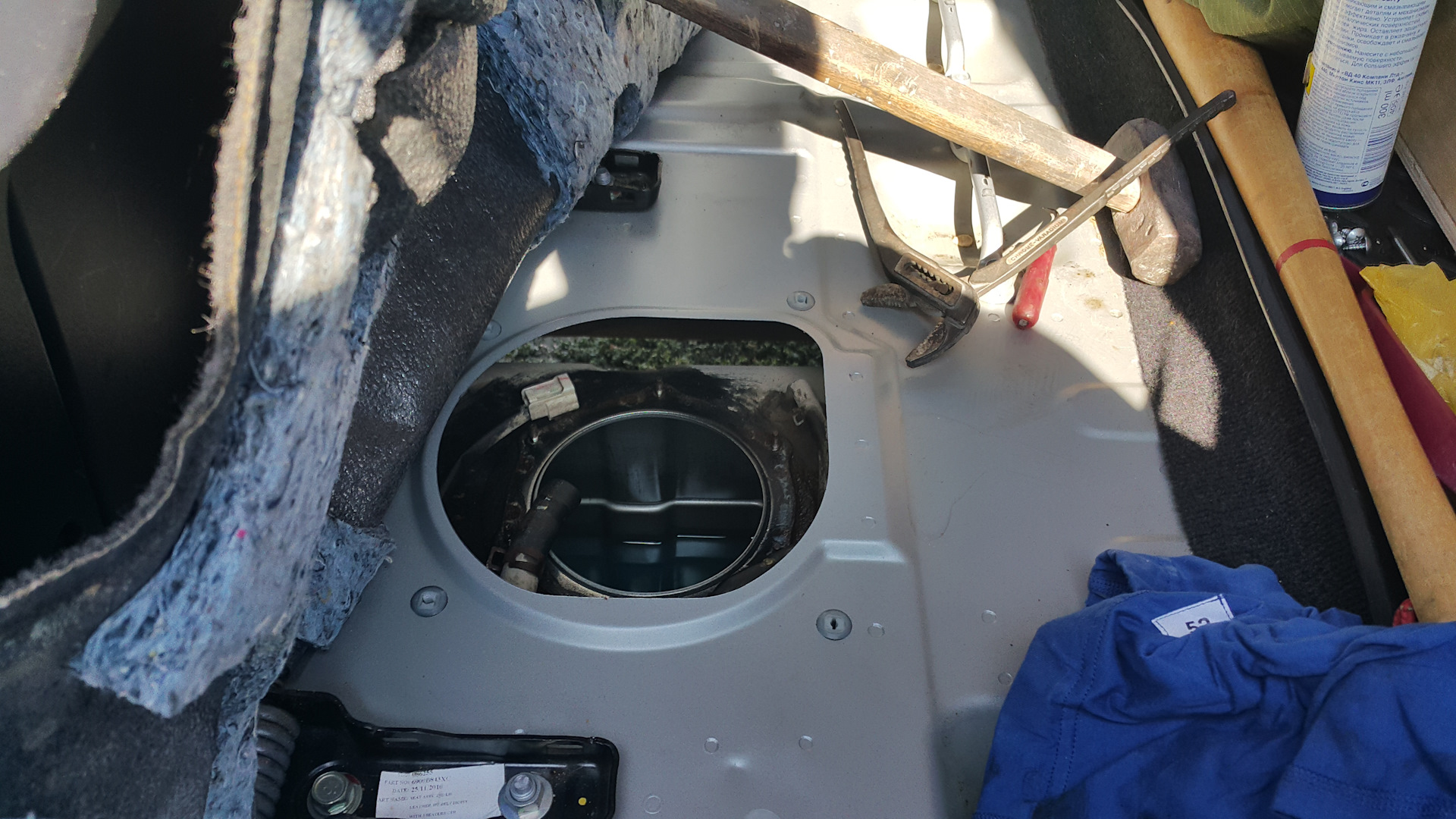 Замена фильтров грубой очистки в топливном баке — Mitsubishi Pajero ...