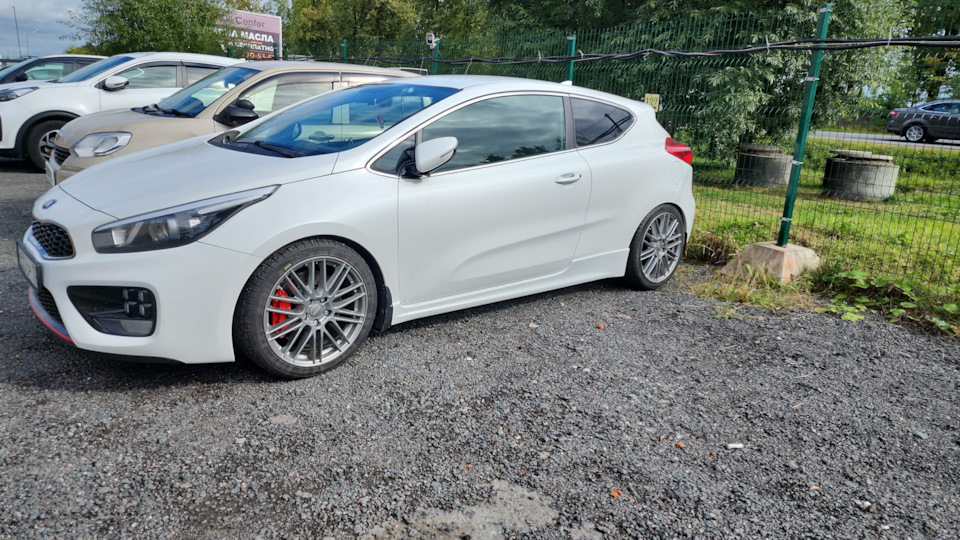 Шины летние Kumho 235/40 R18, литые диски Rial 8Jx18 ET45 5x114,3 на Hyundai i30 N, KIA Ceed (2G ...