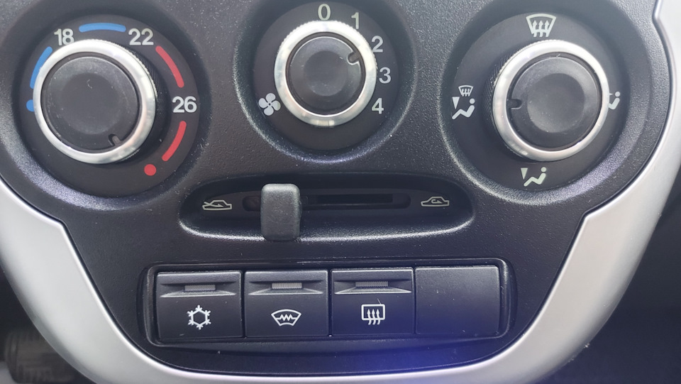 Обогрев ветрового стекла Гранта — Lada Granta, 1,6 л, 2013 года ...