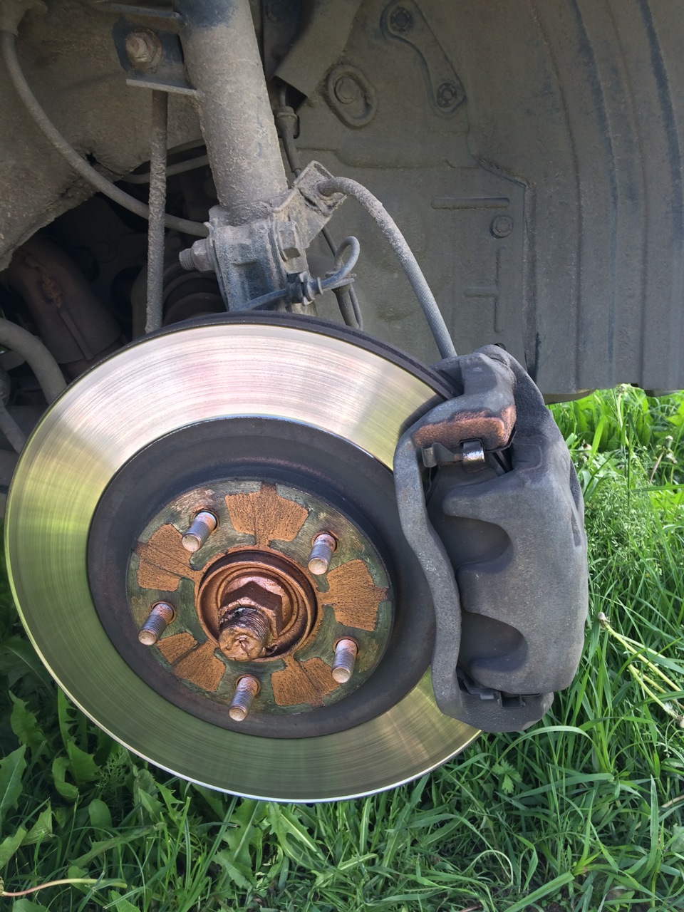 Приводим в порядок передние тормоза — Renault Koleos (1G), 2,5 л, 2013 ...