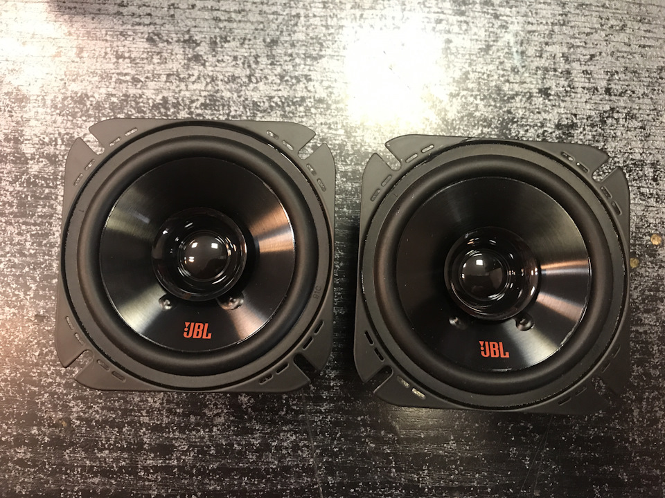 Фронтальные динамики JBL на торпедо. — Mercedes-Benz 190 (W201), 1,8 л ...