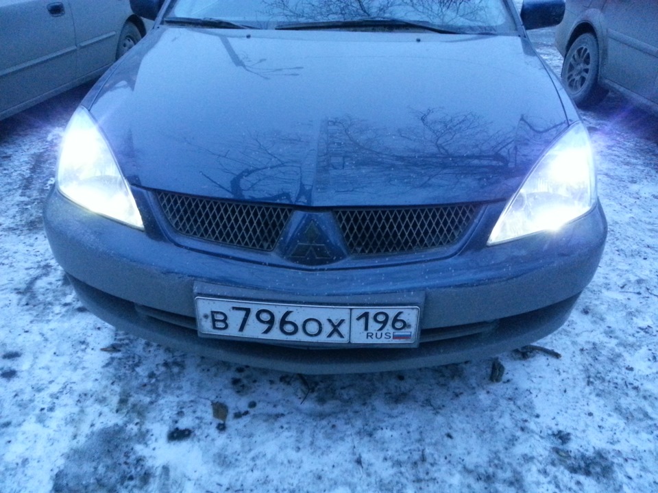 заменил лампочки в габаритах с переди — Mitsubishi Lancer IX, 1,6 л ...