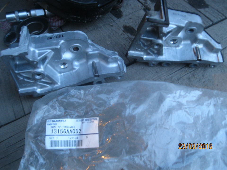 13156AA052 Кронштейн ролика натяжителя ГРМ SUBARU | Запчасти на DRIVE2