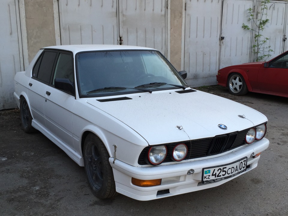 Фото на улице… — BMW 5 series (E28), 4,4 л, 1985 года | кузовной ремонт | DRIVE2