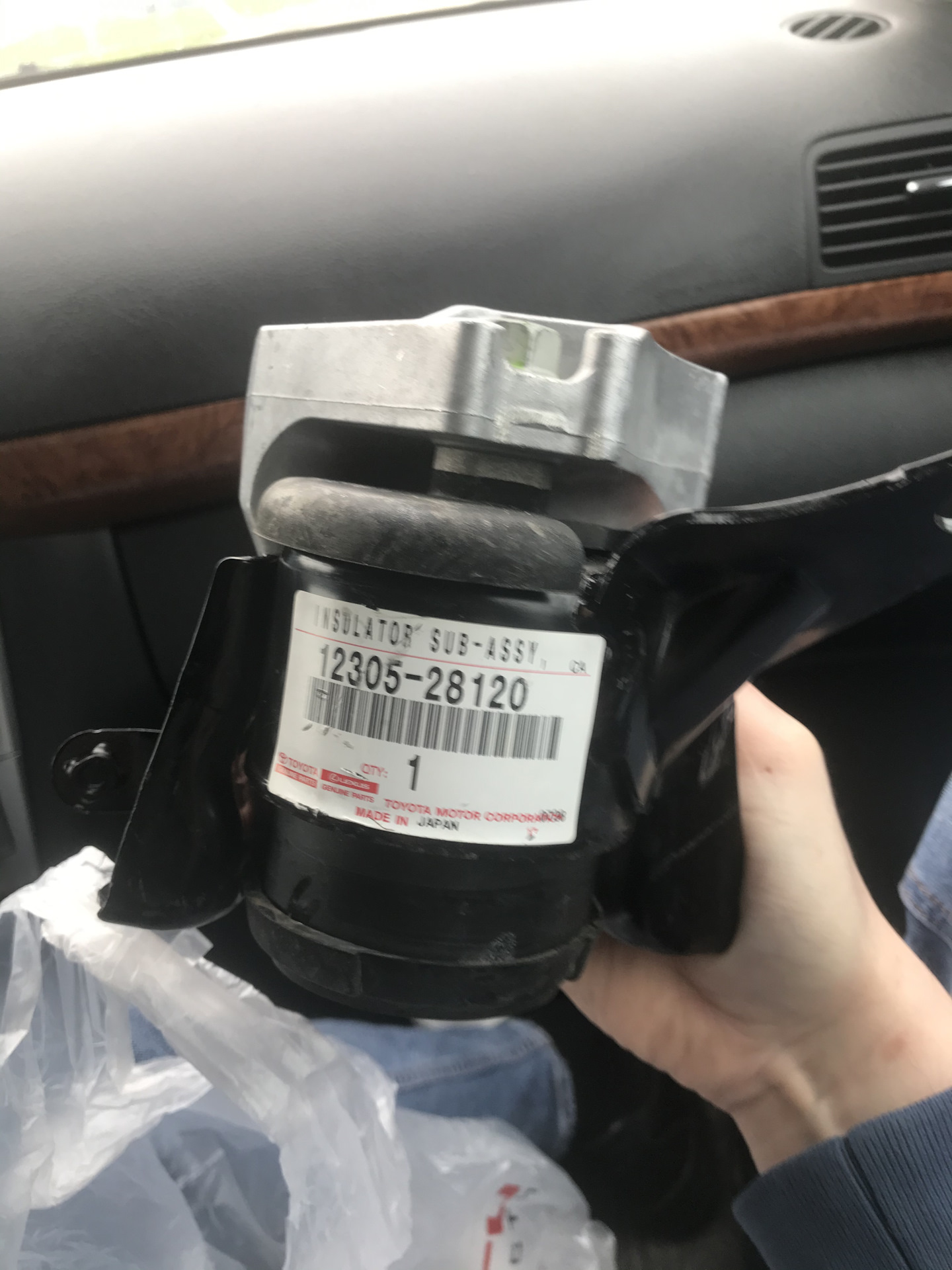 Замена подушек двигателя (продолжение) — Toyota Avensis II, 2 л, 2006 ...