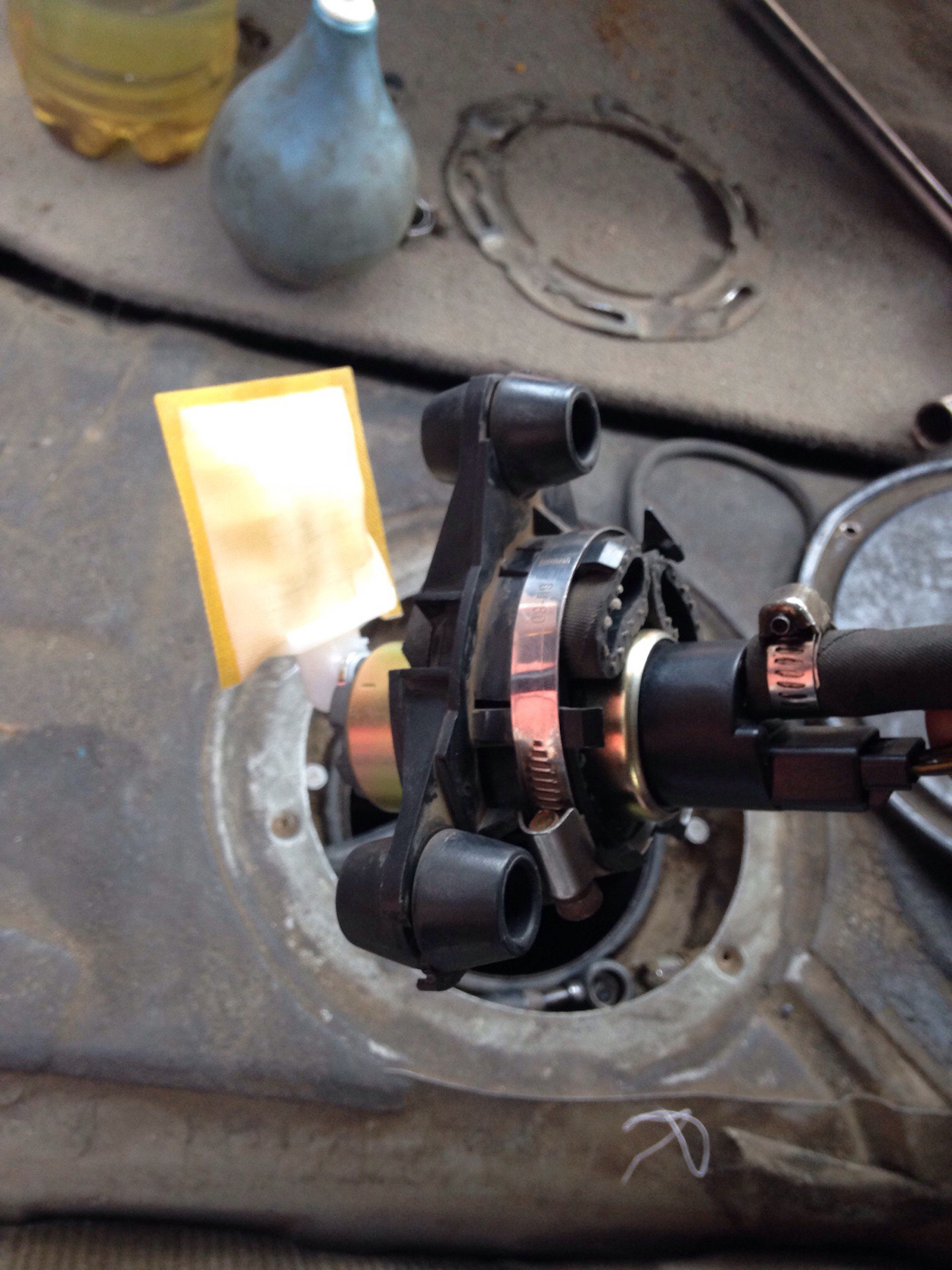 Я.5.1 — Замена бензонасоса — Audi 100 Avant (C3), 2 л, 1987 года ...