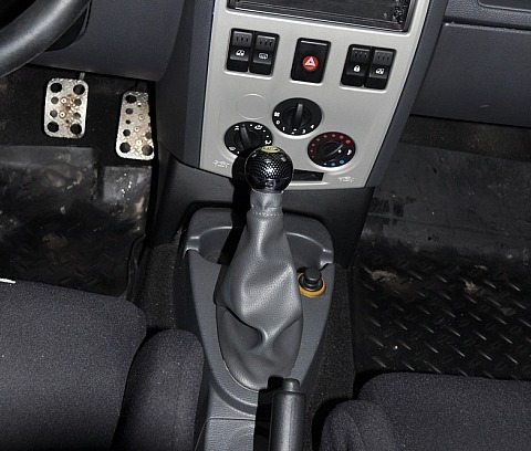 Ручка КПП OMP — Renault Logan (1G), 1,6 л, 2007 года | тюнинг | DRIVE2