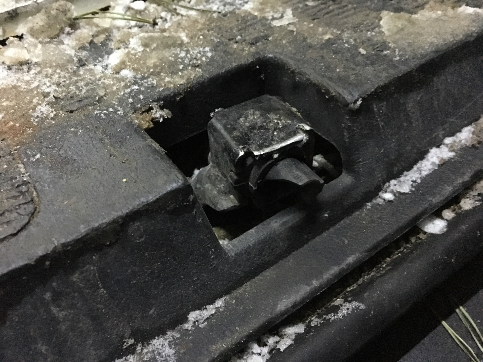 Упор задней двери — Renault Master (3G), 2,3 л, 2011 года | поломка ...