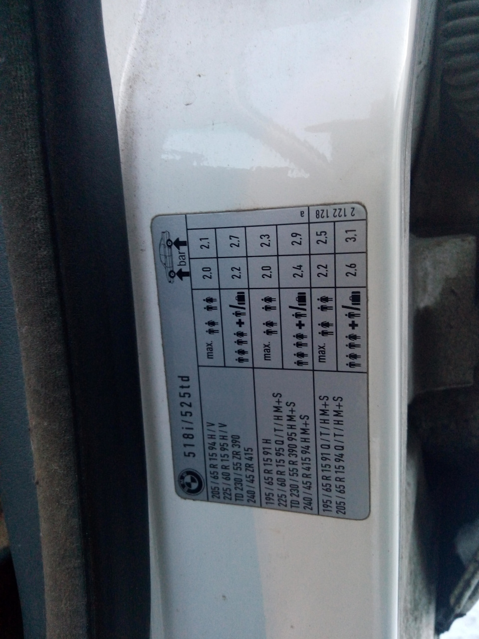 64. Наклейка на центральной стойке — BMW 5 series (E34), 1,8 л, 1993 ...