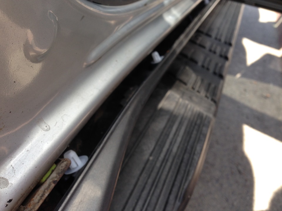 Меняем клипсы на накладках порогов. — Toyota Land Cruiser Prado 120 ...