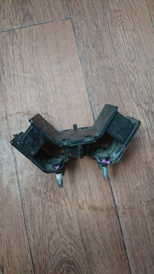 Подушка акпп toyota mark 2 на Toyota Cresta (90), Toyota Mark II (90 ...