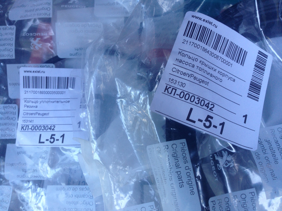 Замена фильтра мелкой очистки в бензонасосе. — Peugeot 307, 1,6 л, 2006 ...