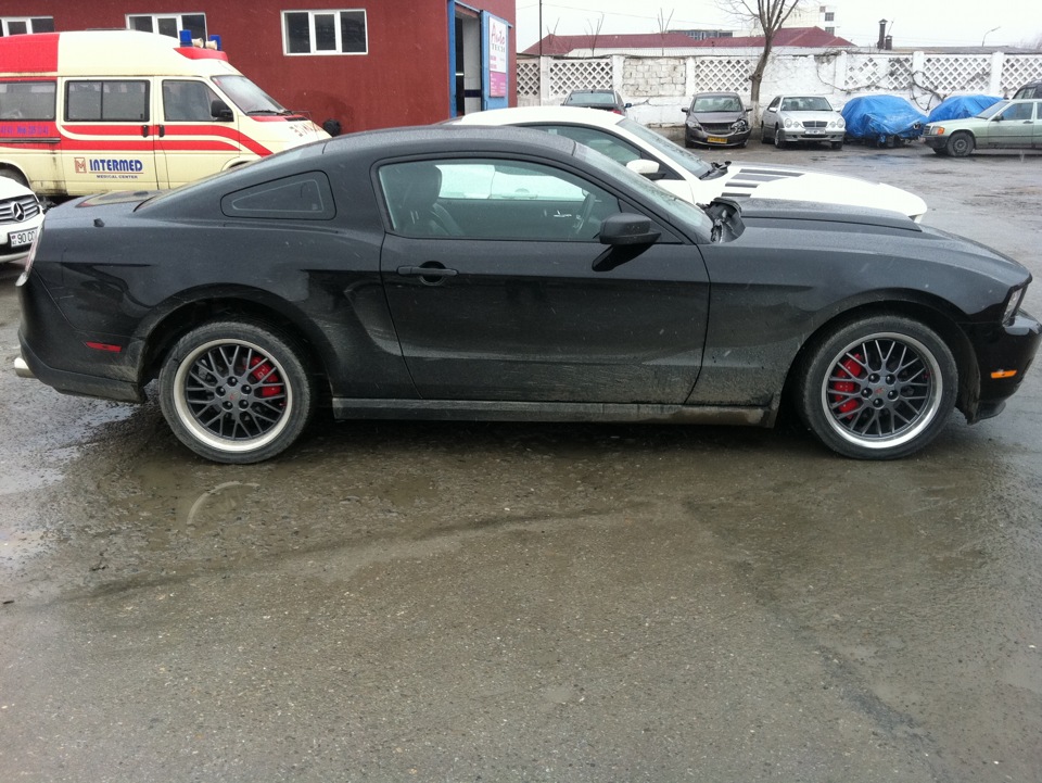 Его предшественник… — Ford Mustang (5G), 5 л, 2011 года | фотография ...