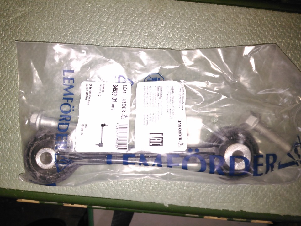 Замена стоек переднего стабилизатора — Audi A4 (B8), 1,8 л, 2009 года ...