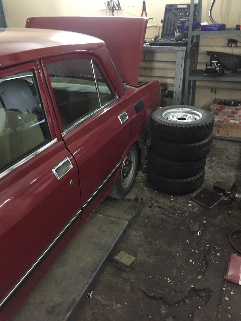 переобул резину — Москвич 2140 SL, 1,6 л, 1988 года | шины | DRIVE2