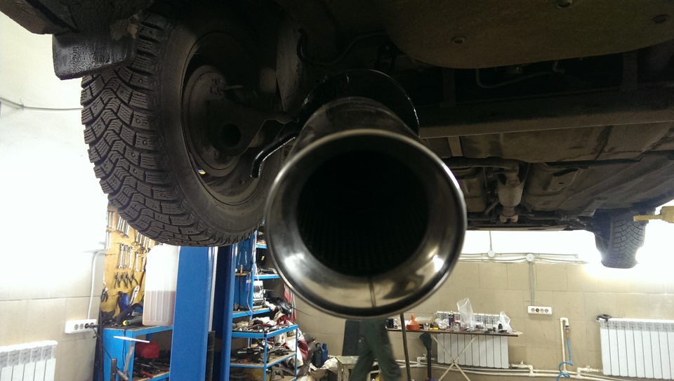 Глушитель фирмы STINGER установлен. — Lada Приора хэтчбек, 1,6 л, 2012 ...