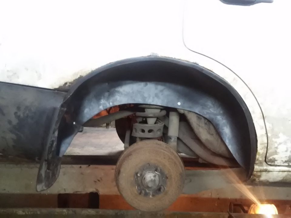 Подкрылки АЗЛК 2141 — Nissan AD (Y11), 1,3 л, 2000 года | кузовной ремонт | DRIVE2