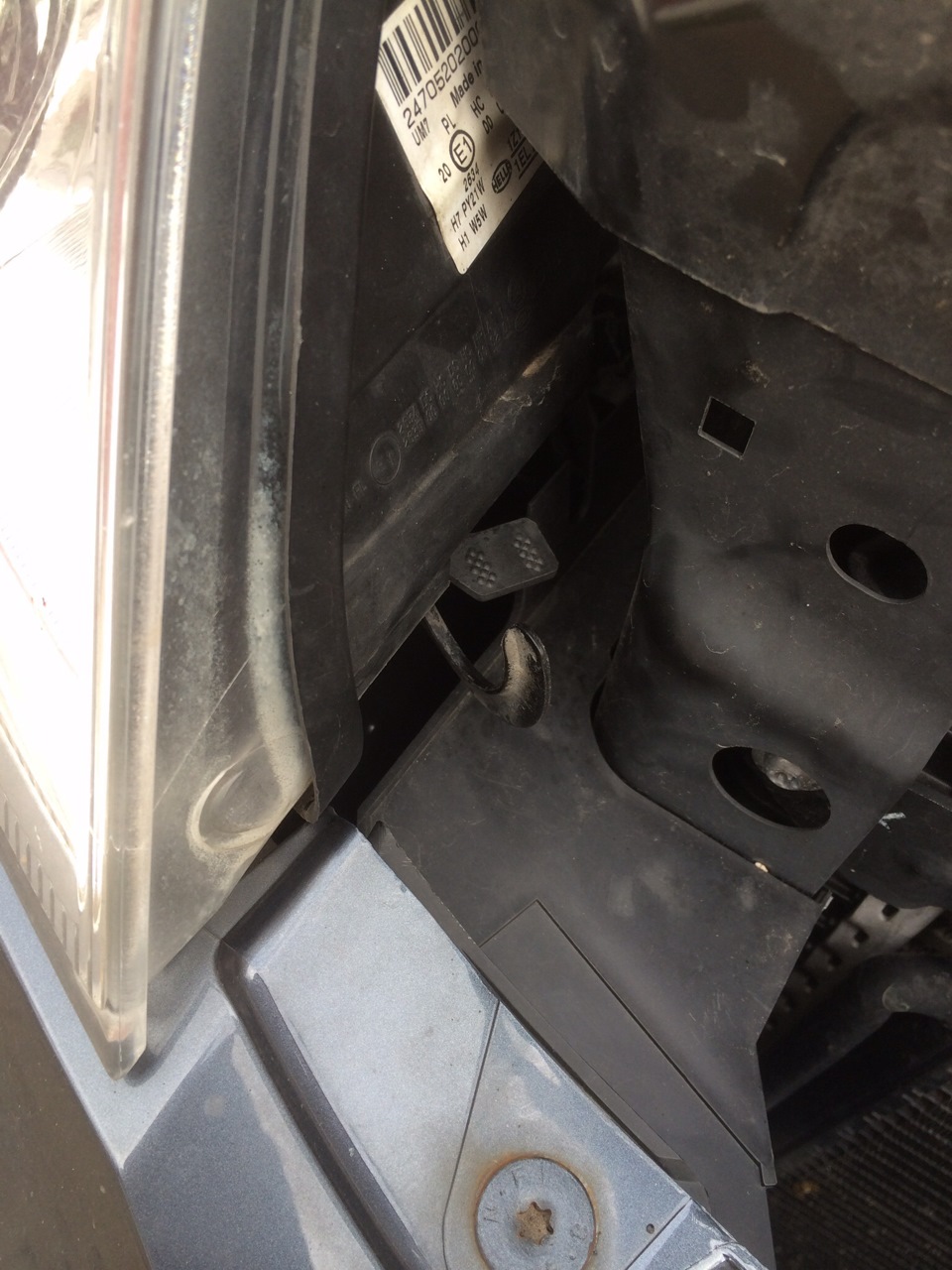 Замена лампы габаритного огня — Skoda Octavia A5 Mk2, 1,8 л, 2009 года ...