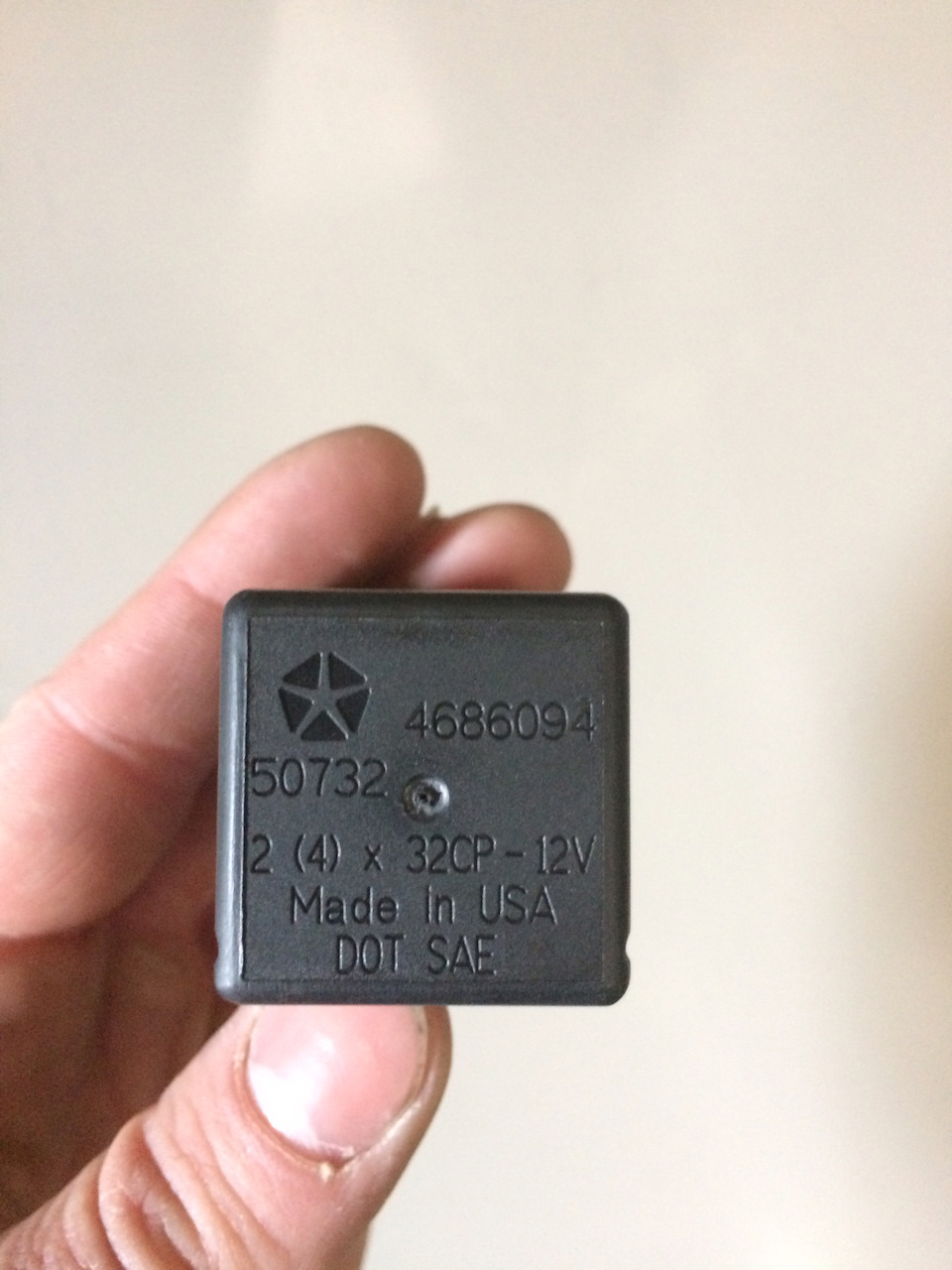 4686094 Реле поворотов Grand Voyager CHRYSLER | Запчасти на DRIVE2