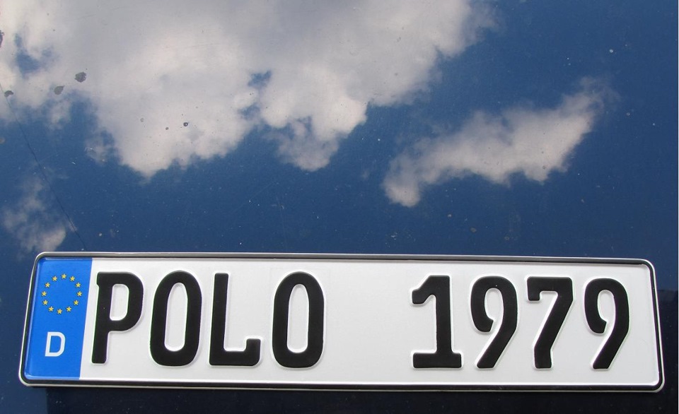 Сувенирный немецкий номер. — Volkswagen Polo Mk1, 1,1 л., 1979 года ...