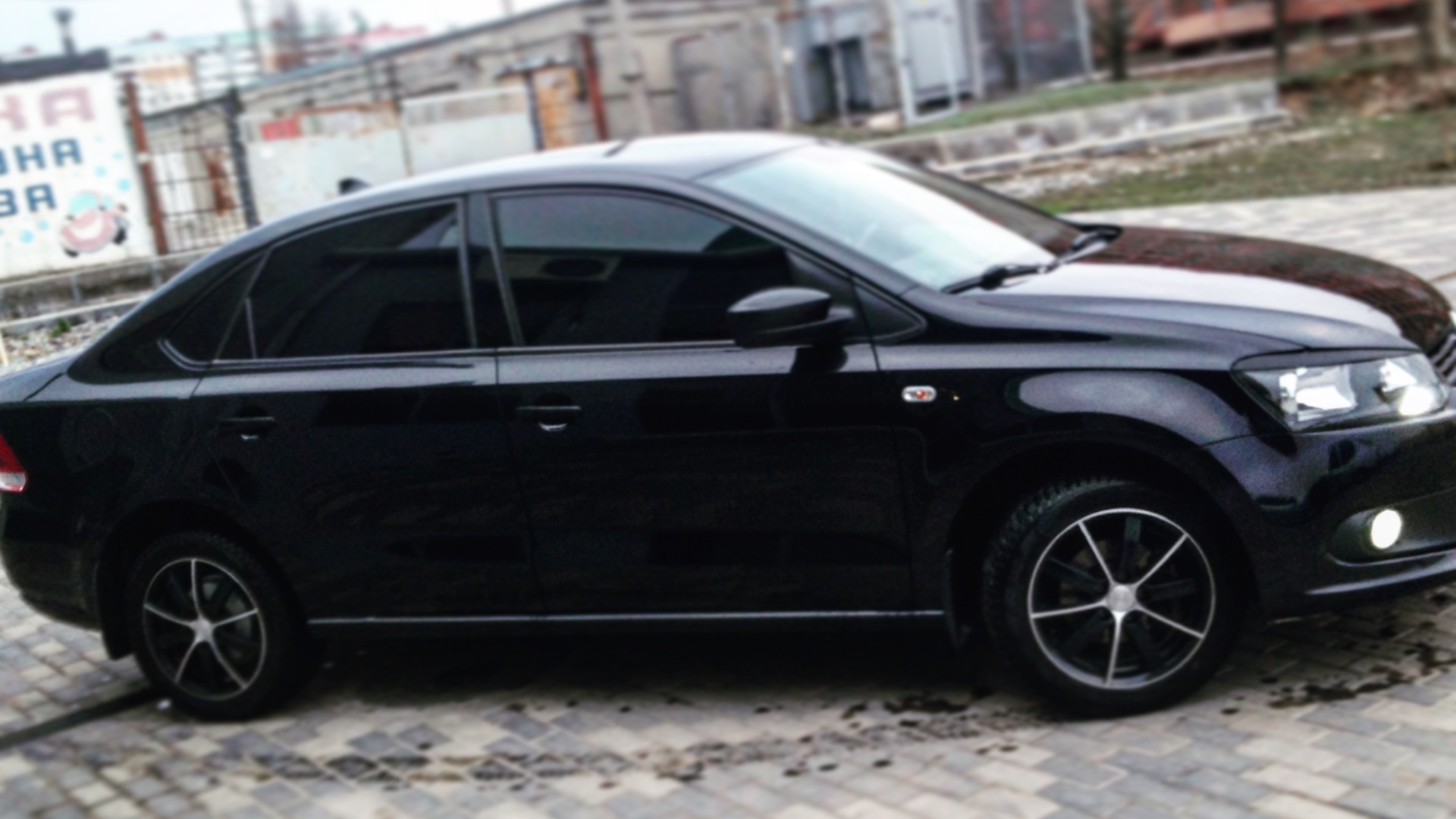 Volkswagen Polo Sedan 1.6 бензиновый 2011 | Polik на DRIVE2