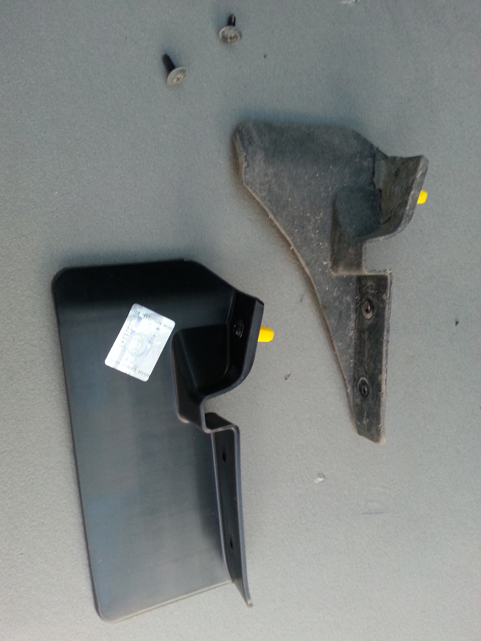 Замена заднего левого брызговика перед колесом — KIA Sportage (3G), 2 л ...