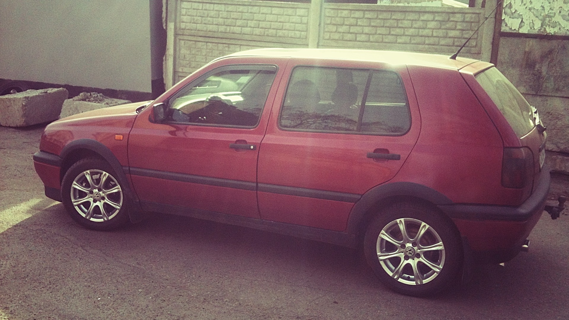 Volkswagen Golf Mk3 1.6 бензиновый 1995 | Pink Floyd на DRIVE2