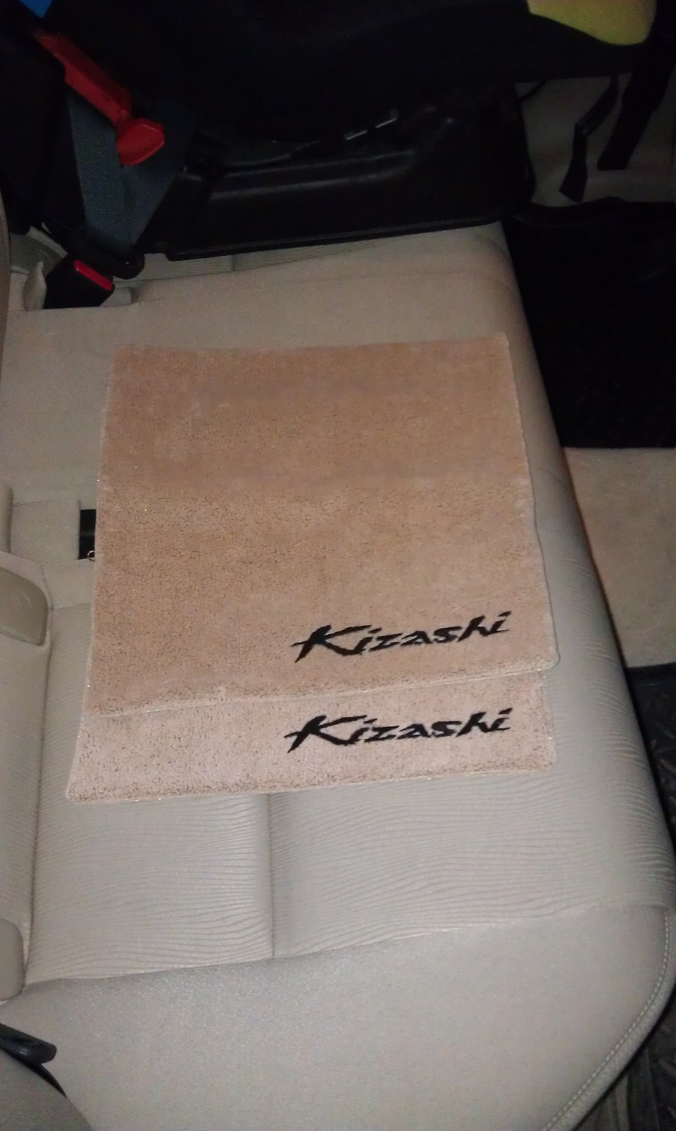 подушки в машину — Suzuki Kizashi, 2,4 л, 2010 года | аксессуары | DRIVE2