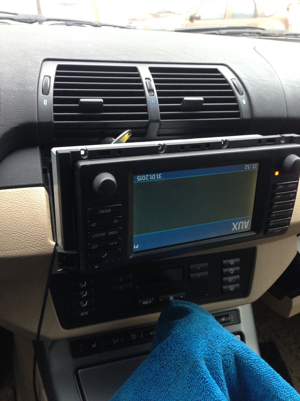 AUX BMW X5 e53 — BMW X5 (E53), 3 л, 2004 года | автозвук | DRIVE2