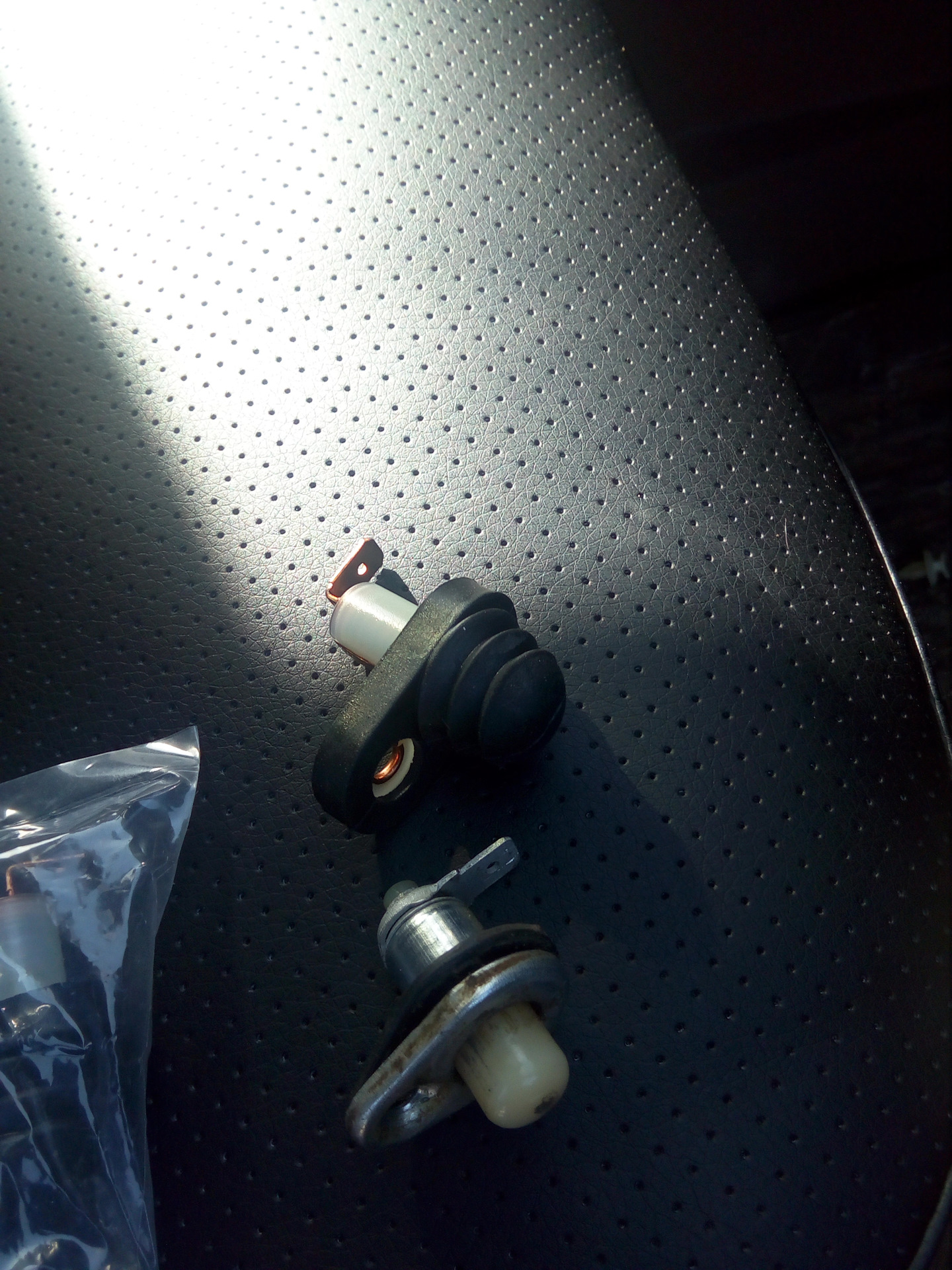 Концевики дверей GM — УАЗ Patriot, 2,7 л, 2015 года | своими руками ...