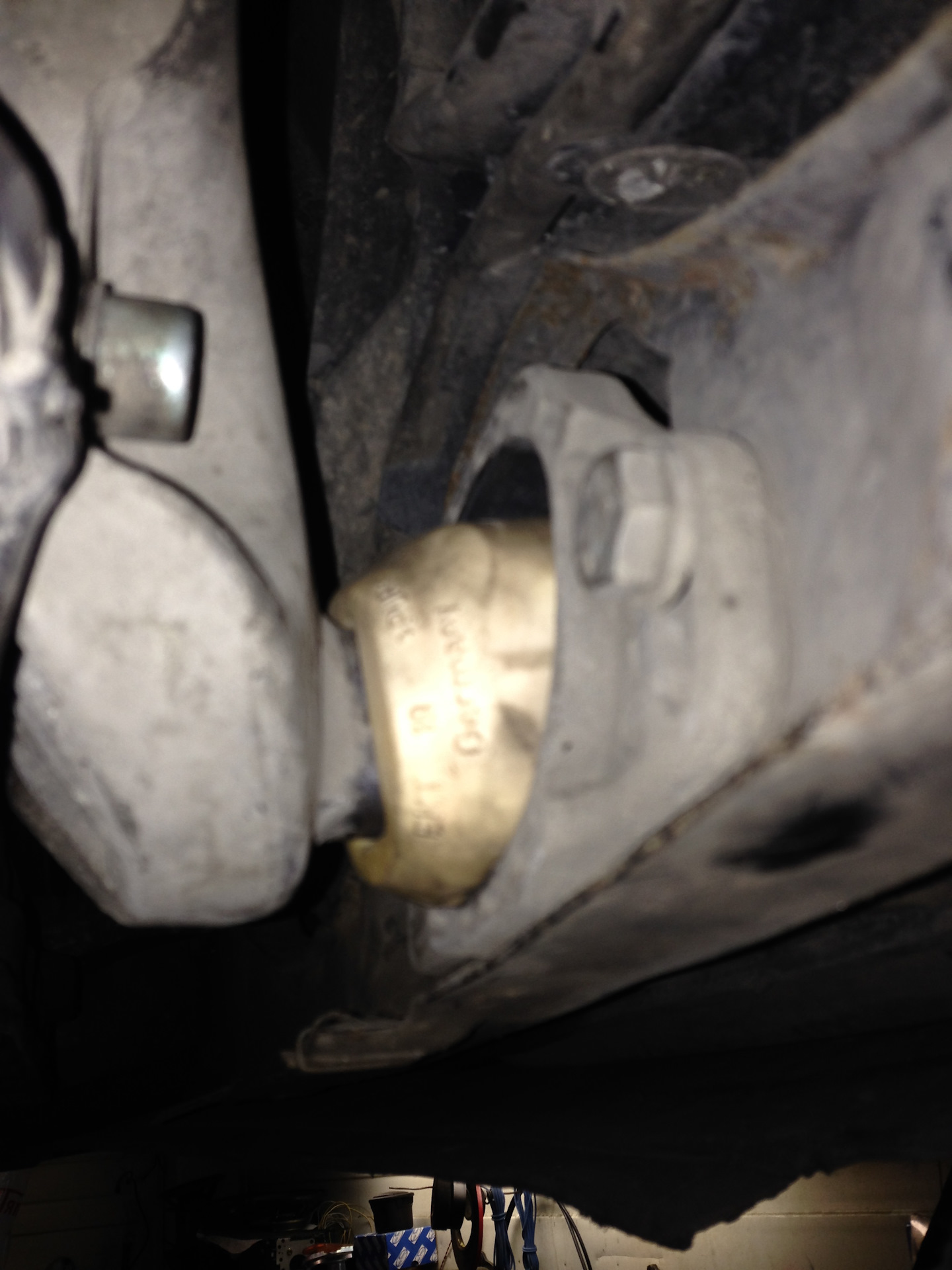 ! Замена упора! — Audi A6 (C6), 3 л, 2005 года | своими руками | DRIVE2