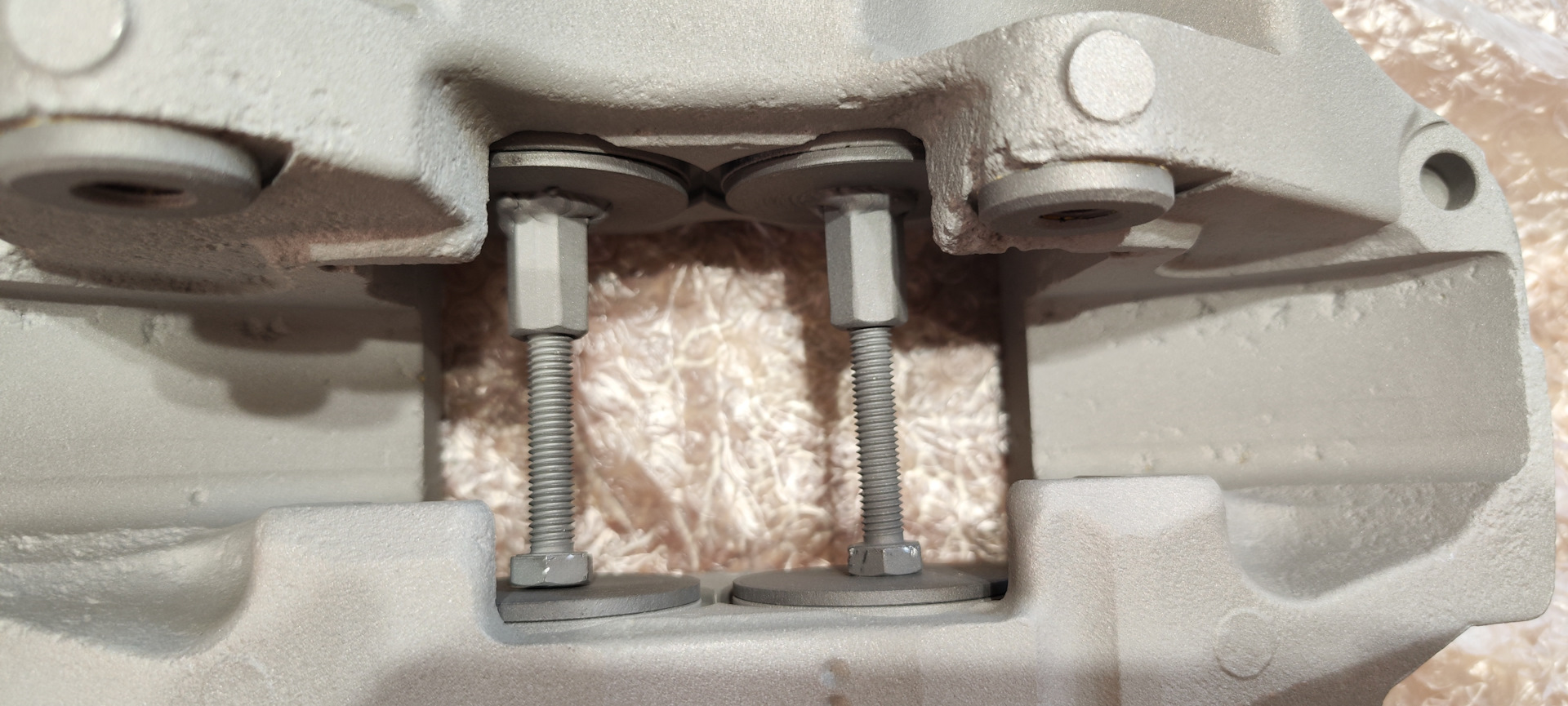 Замена передних тормозов 4POT — Toyota Crown (S200), 3 л, 2010 года ...