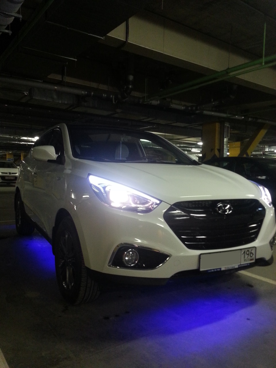RGB подсветка днища — Hyundai ix35, 2 л, 2014 года | стайлинг | DRIVE2