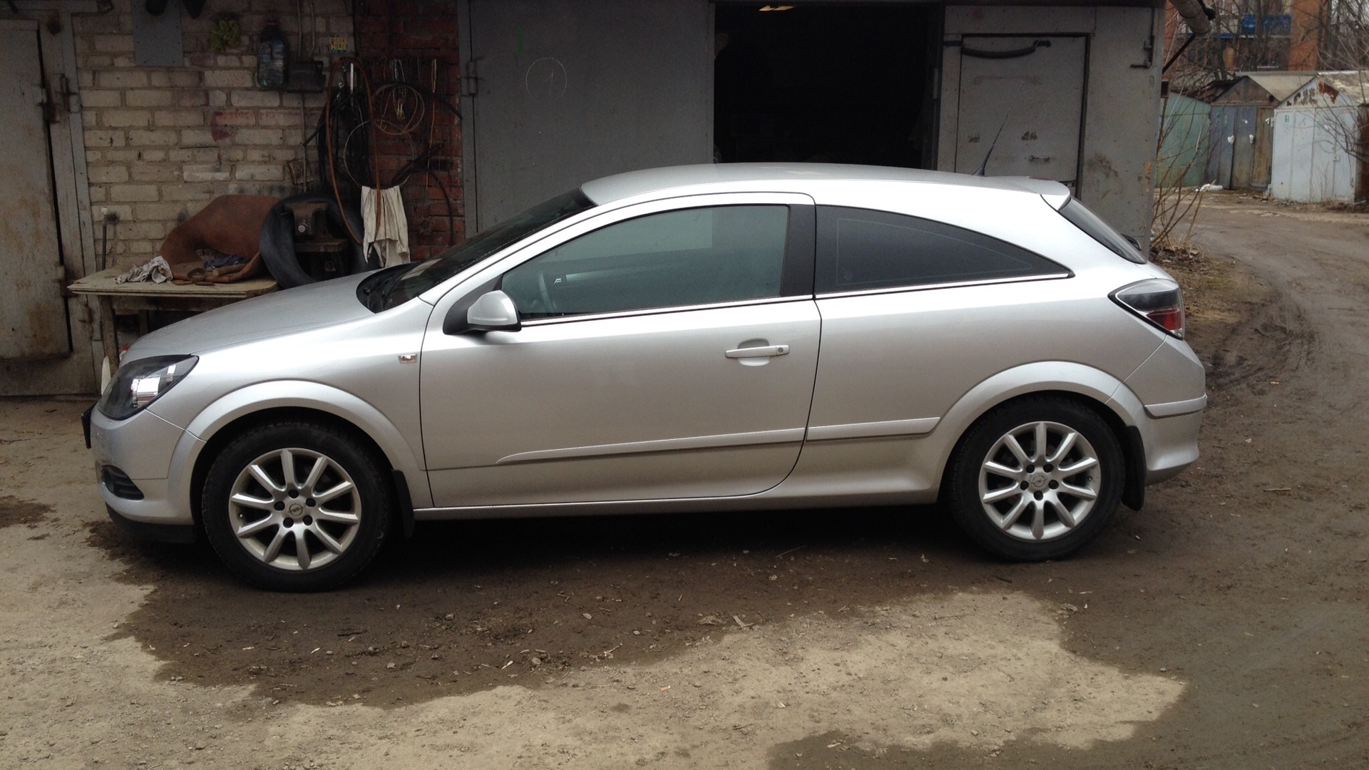 Opel Astra H 1.8 бензиновый 2009 | Opel Astra H GTC 1.8AT на DRIVE2