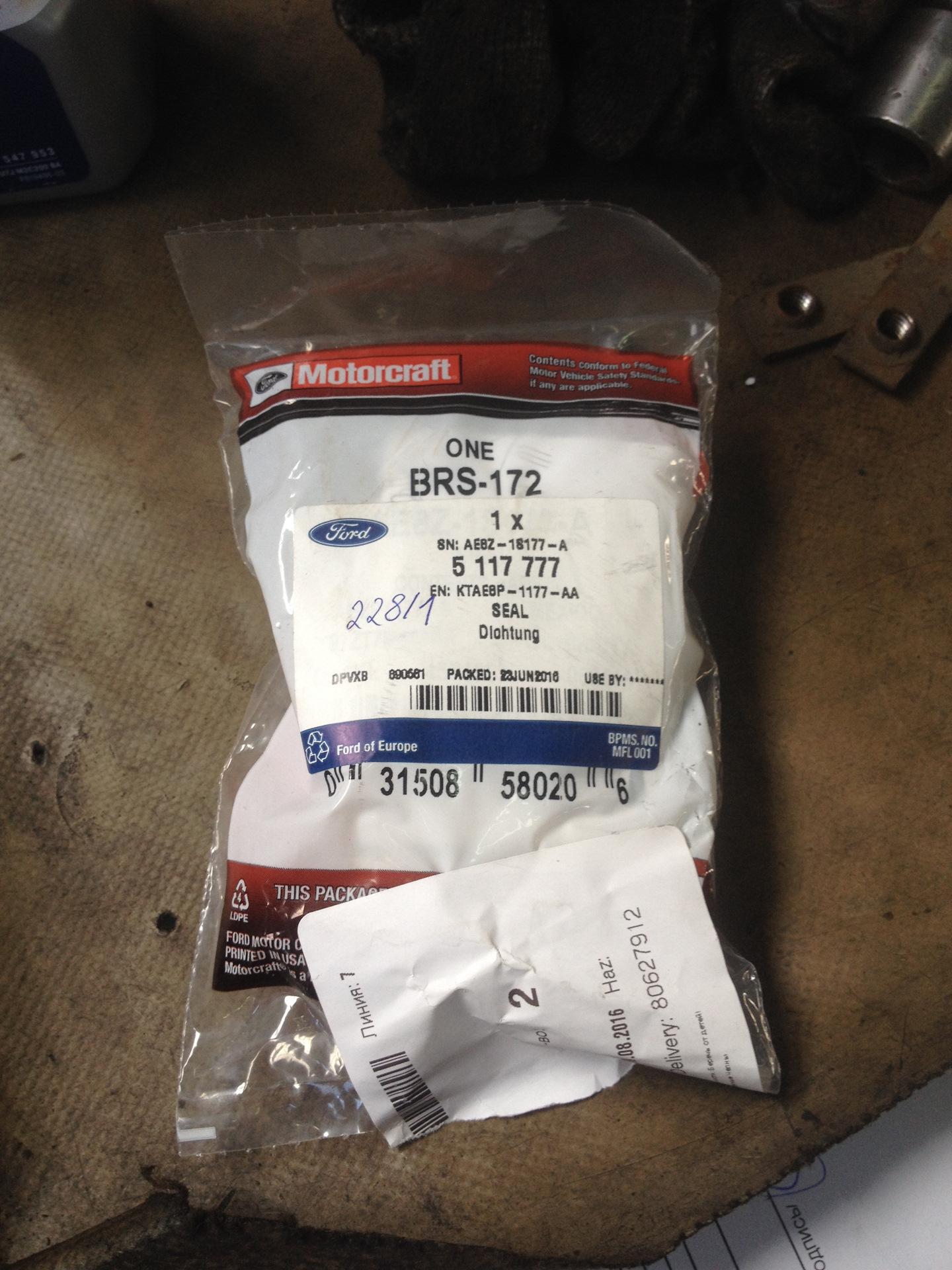 Замена сальника привода КПП — Ford Focus Hatchback III, 1,6 л, 2013 ...