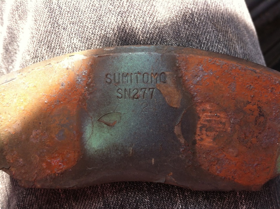 Замена передних тормозных колодок — Mitsubishi Lancer IV, 1,6 л, 1992 ...