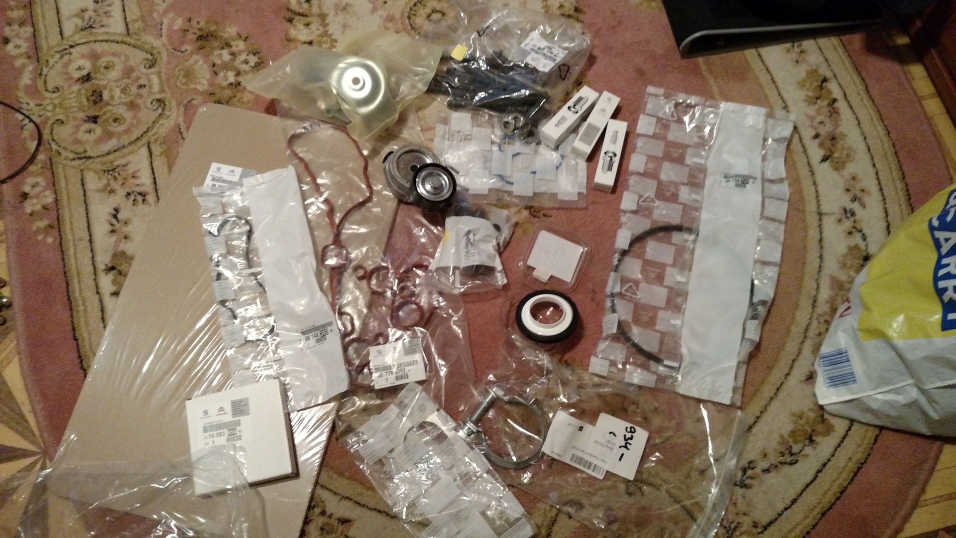 Запчасти для переборки ДВС — Peugeot 208 (1G), 1,2 л, 2013 года ...