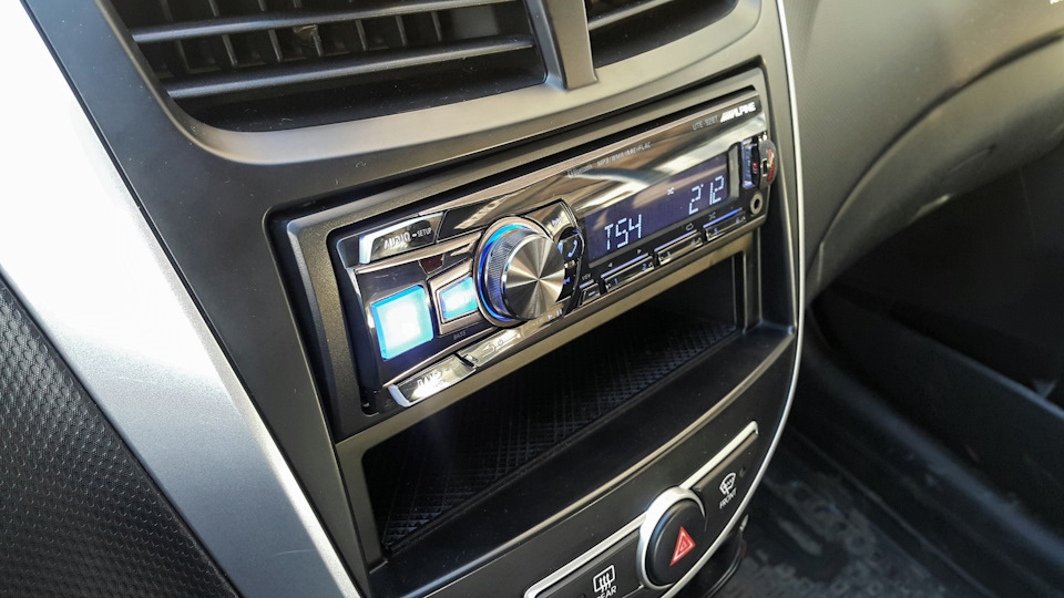 Alpine UTE-92bt — Hyundai Solaris, 1,4 л, 2011 года | автозвук | DRIVE2