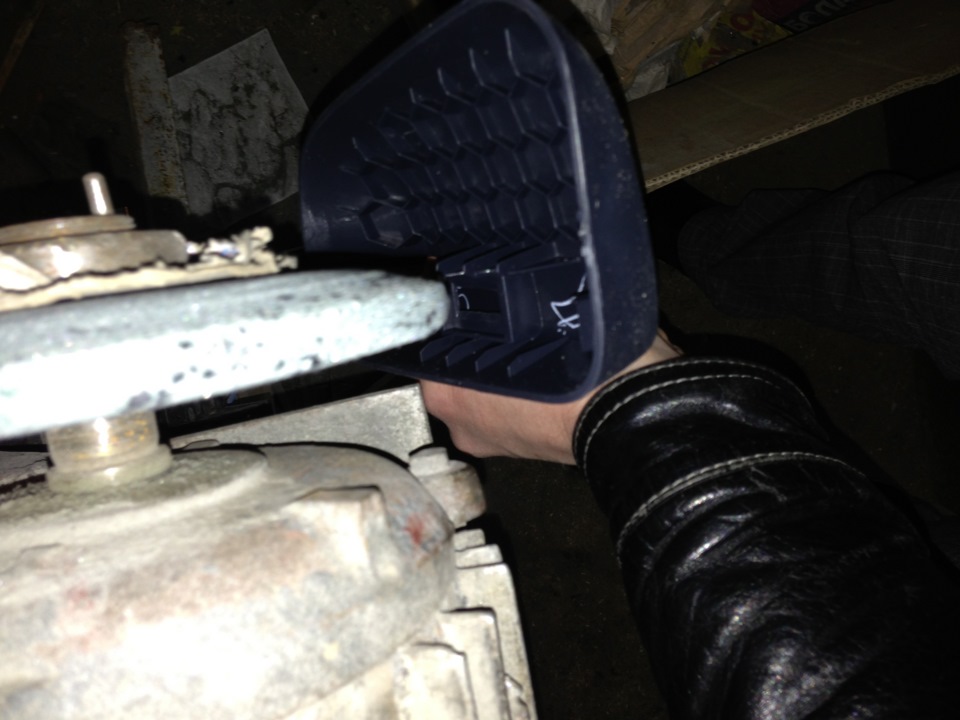 Петли на крышку багажника — Volkswagen Jetta VI, 1,4 л, 2011 года ...