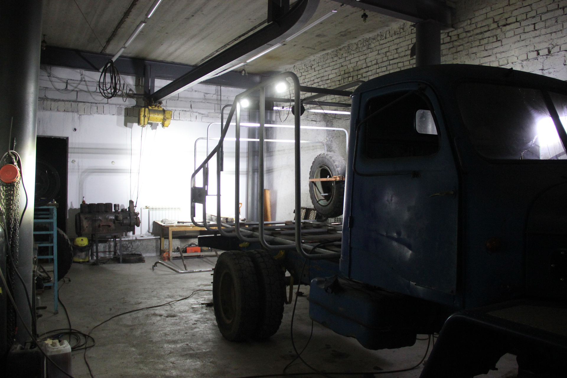 Света много не бывает — Tatra Praga V3S, 7,4 л, 1988 года | тюнинг | DRIVE2