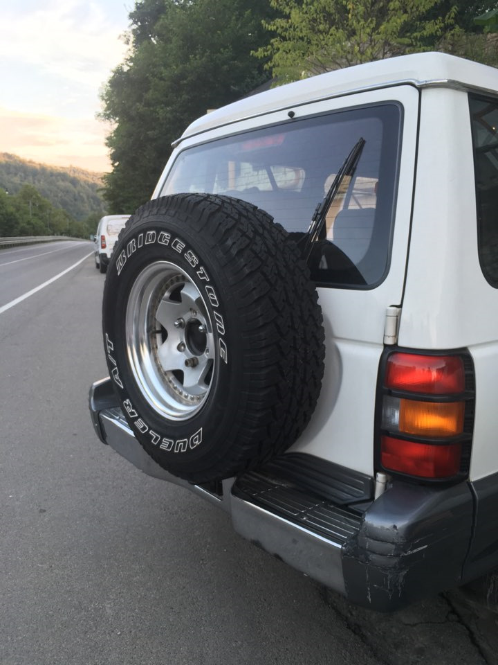 Запасное колесо — Mitsubishi Pajero (2G), 2,5 л, 1992 года | колёсные ...