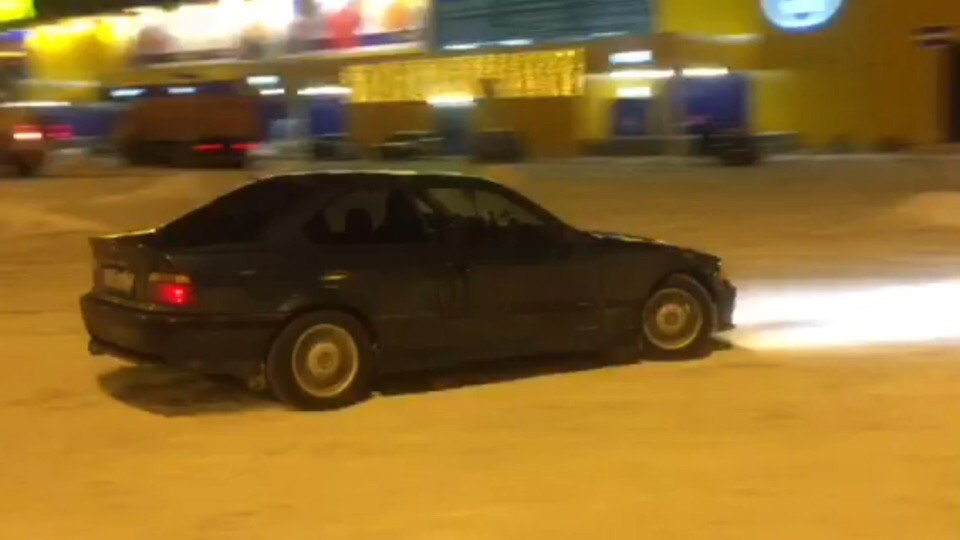 Первый в жизни PowerSlide — BMW 3 series Coupe (E36), 1,8 л, 1993 года | видео | DRIVE2